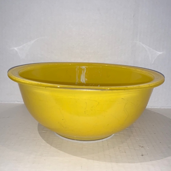 Pyrex | Kitchen | Vintage Pyrex Bowlmedium Bright Yellow 323 5 Litre ...